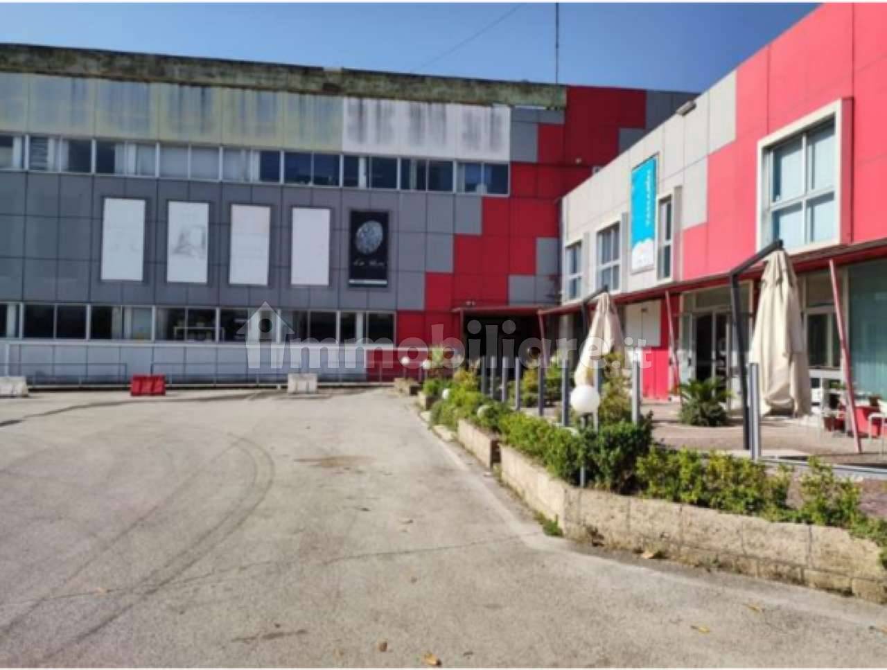 Locale commerciale in Vendita