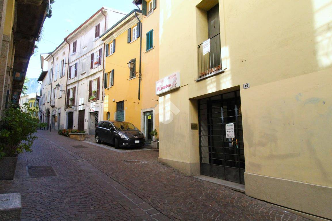 Locale commerciale in Vendita