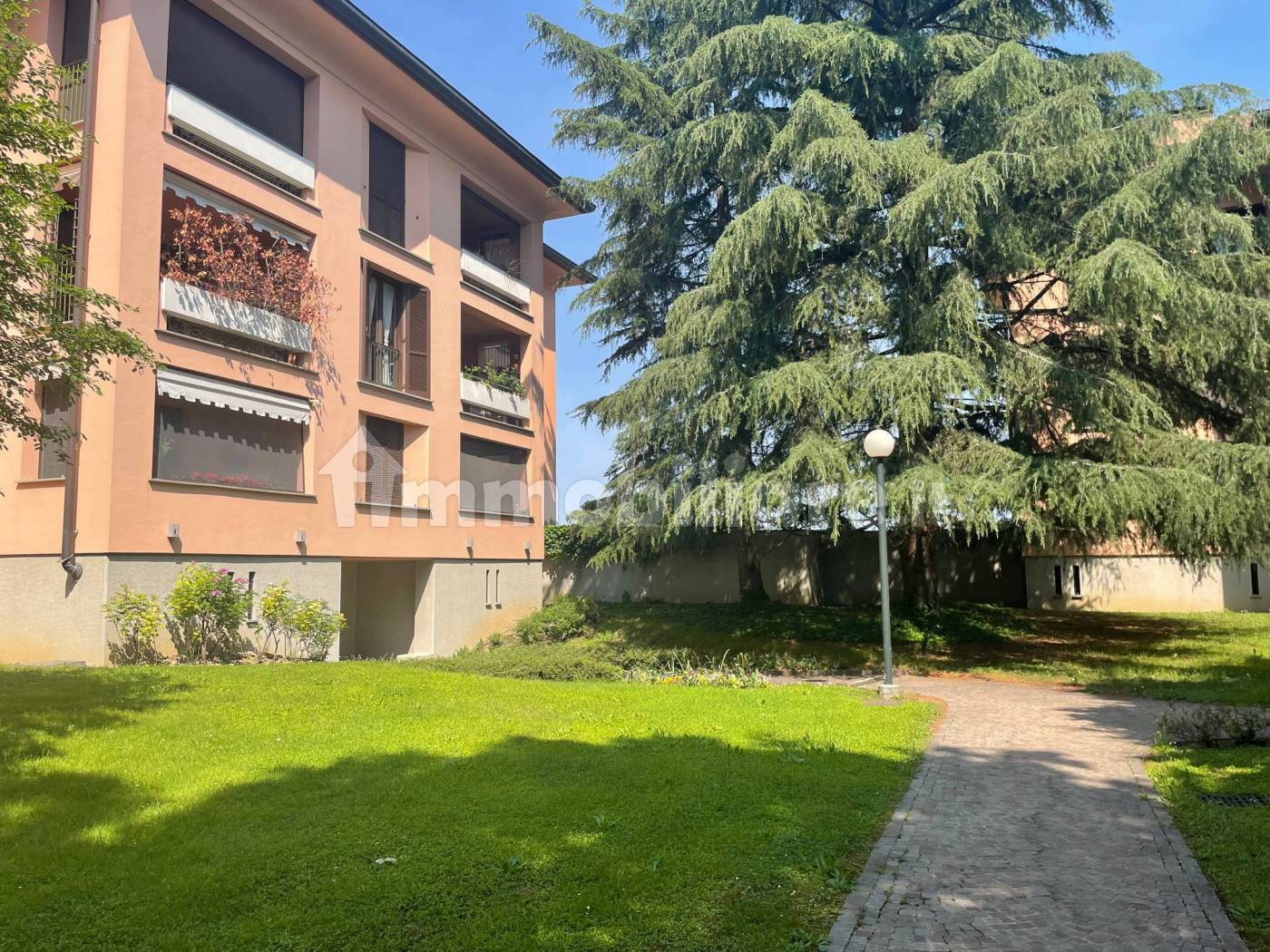Trilocale via Bergamo 3, Centro, Cusago