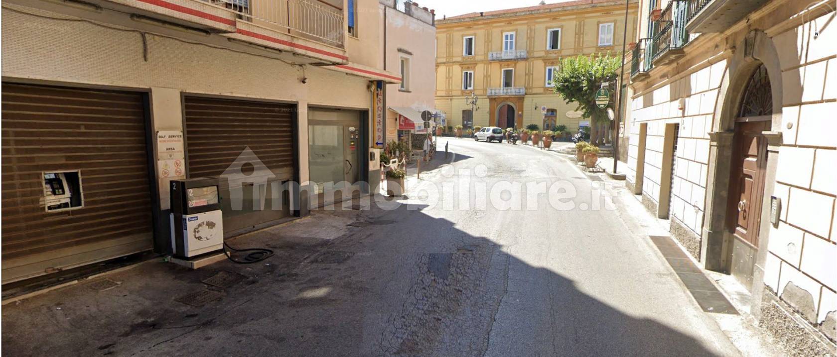 Locale commerciale in Vendita