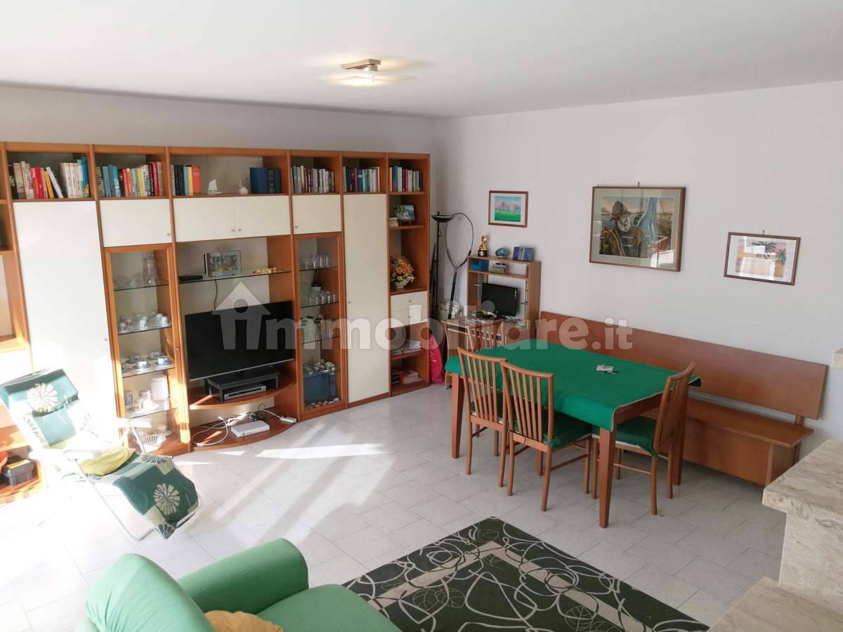 Appartamento via delle Pinete, Marina di Massa Centro, Massa