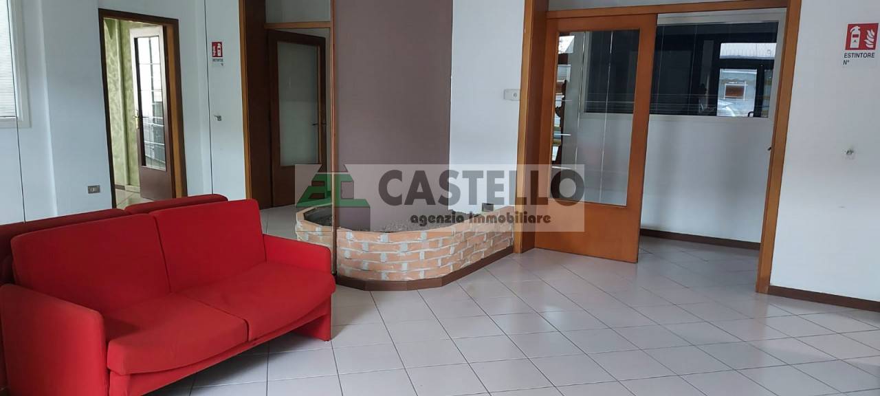 Locale commerciale in Vendita