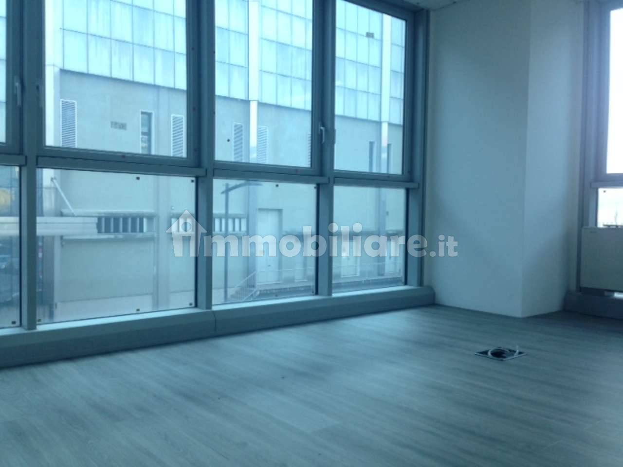 Locale commerciale in Vendita