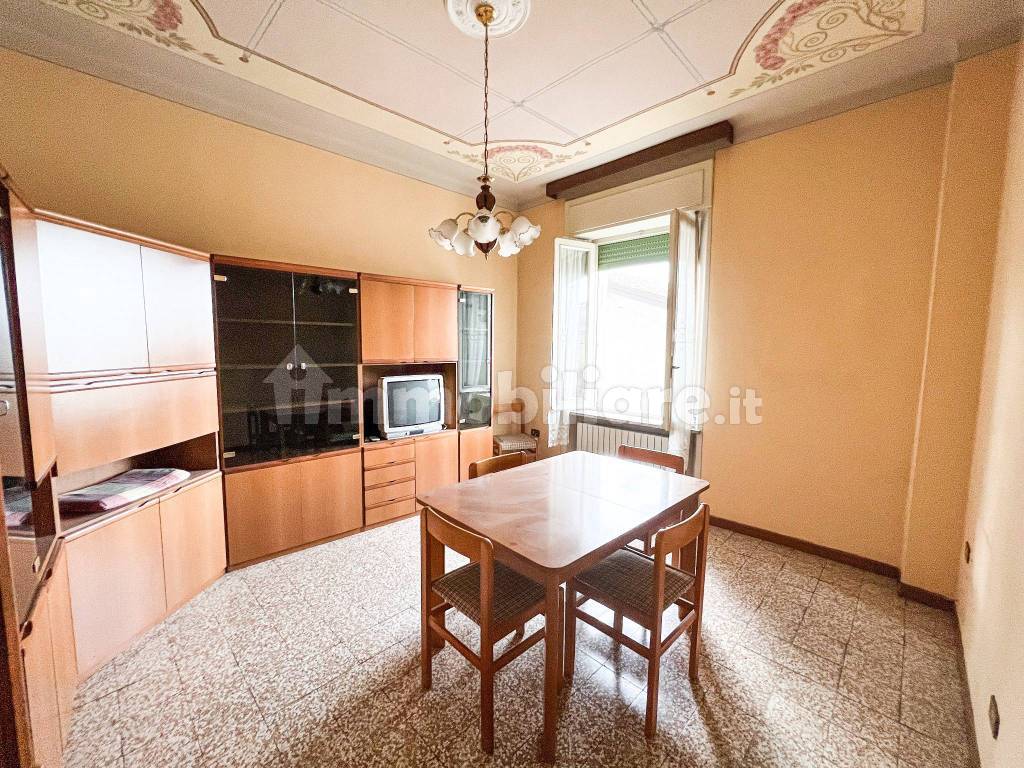 Vendita Appartamento Asola. Trilocale in via Nazario Sauro 28. Buono ... Vendita Appartamento Asola. Trilocale in via Nazario Sauro 28. Buono ...