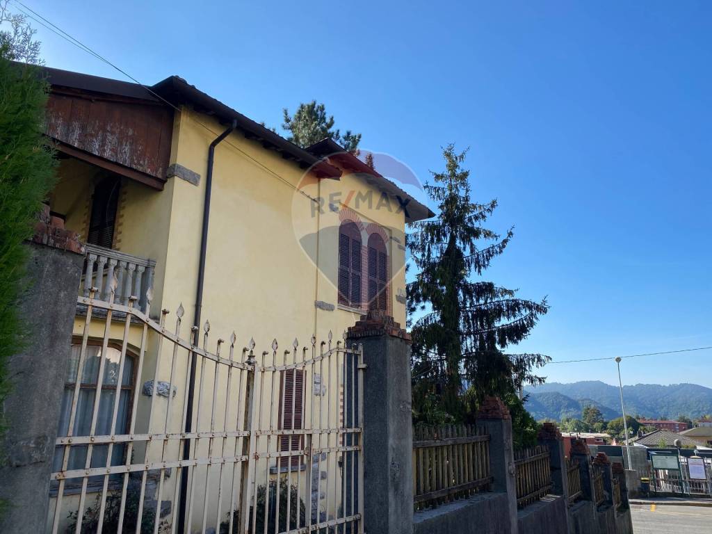 Vendita Villa unifamiliare in via C.Marini 23 Albino. Da ristrutturare ...