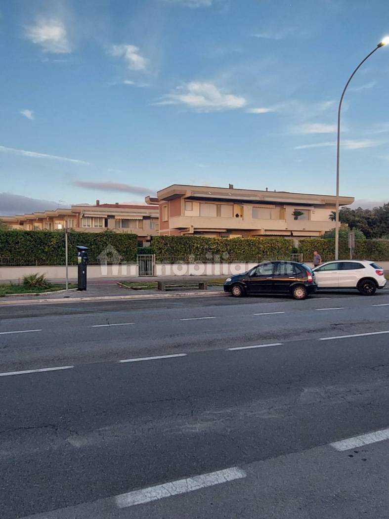 Trilocale via Pietro Mascagni 12, Marina di Massa Centro, Massa