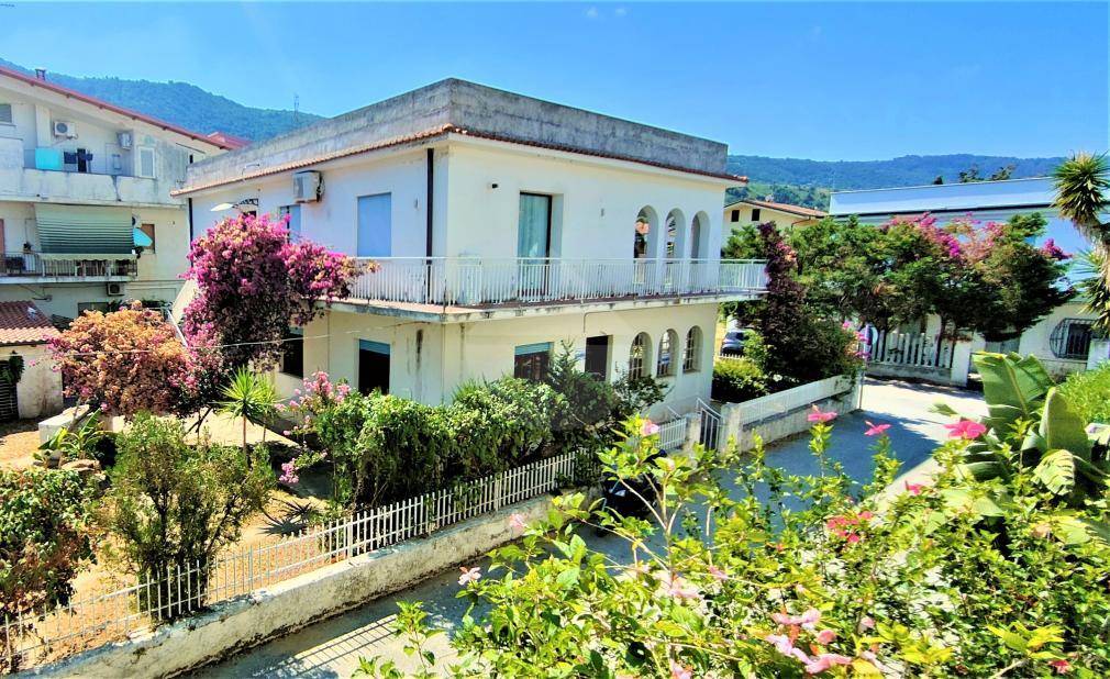 Trilocale via Vela, Centro, Pizzo