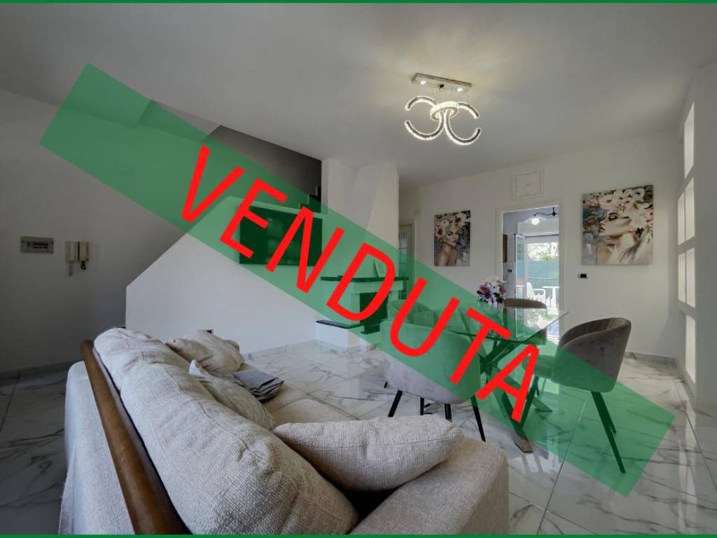 Vendita Villa a schiera in via Ripuaria 48 Giugliano in Campania. Buono ...