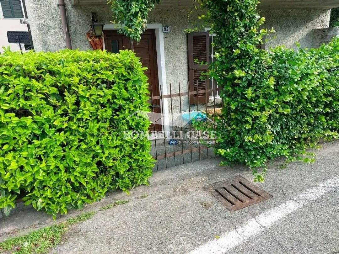 Bilocale via Valeriana, Centro, Mantello