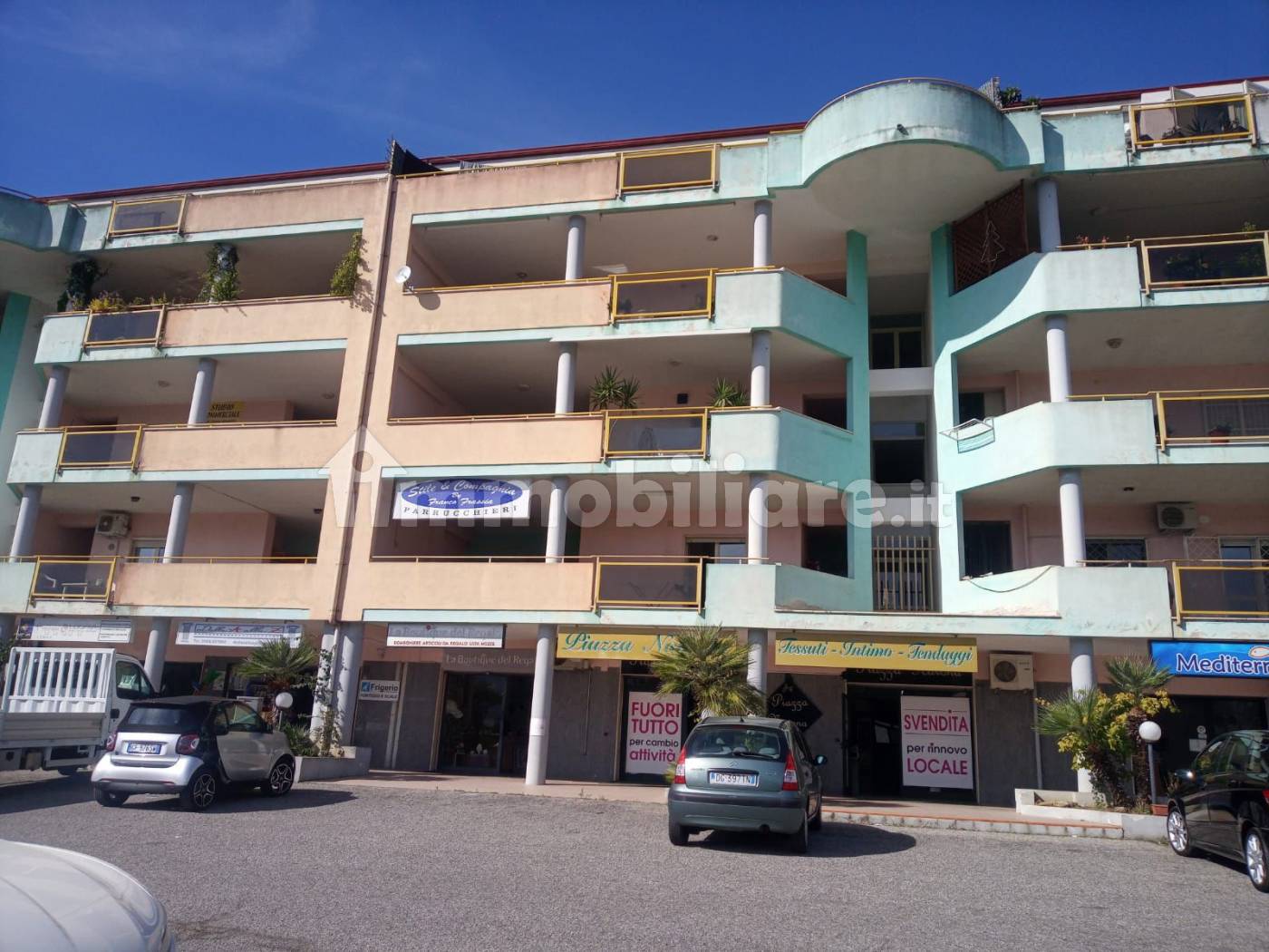 Locale commerciale in Vendita