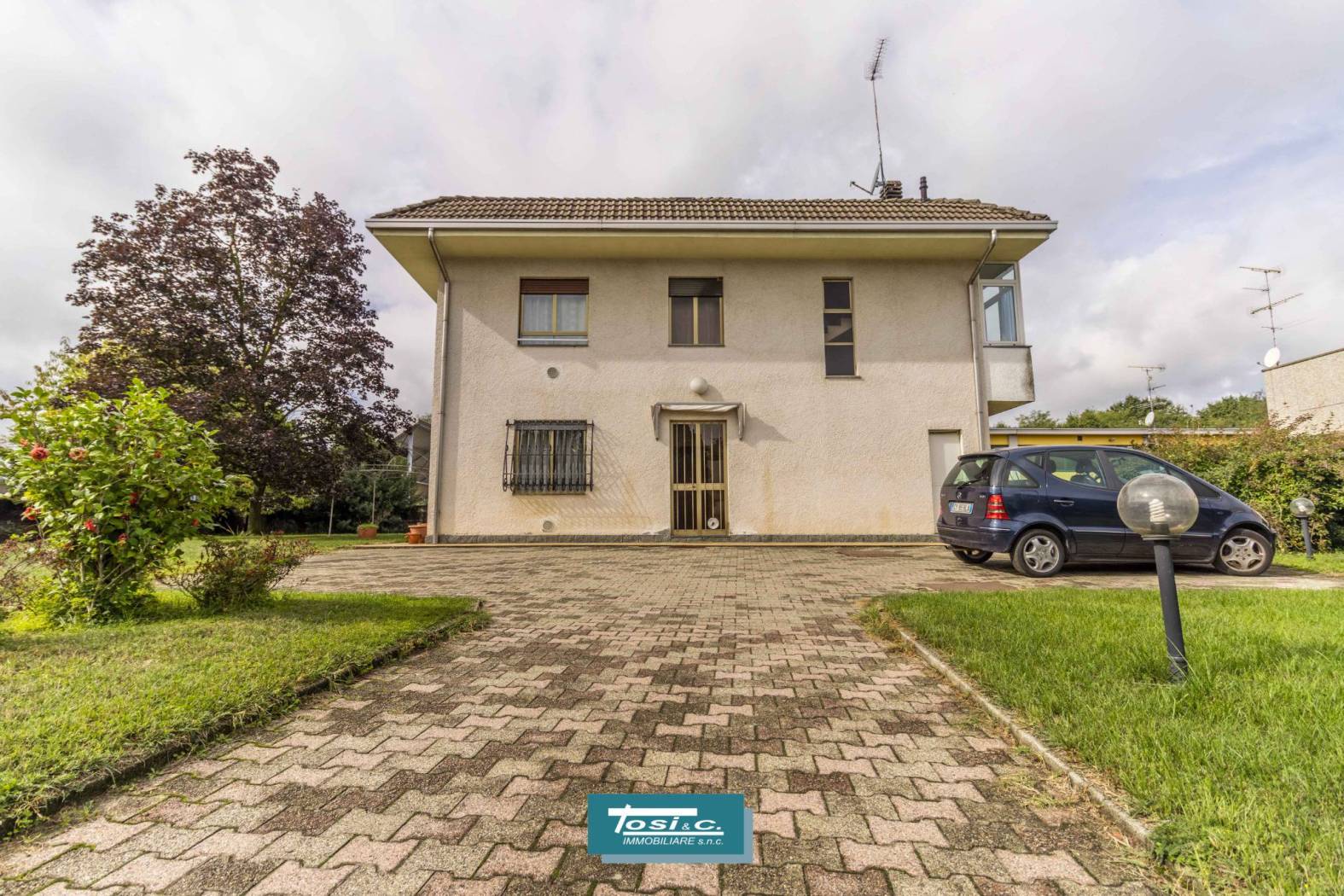 Trilocale via dell'Acacia, Centro, Borgomanero