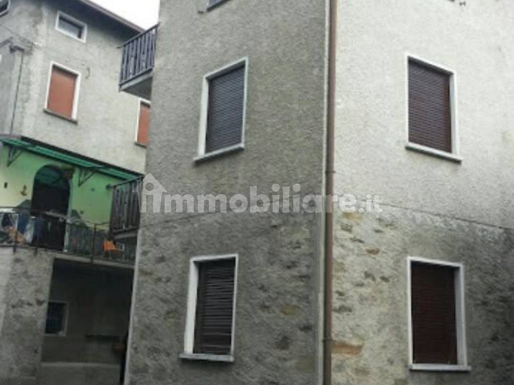 Vendita Terratetto unifamiliare in via Castelvetro 6 Teglio. Buono ...