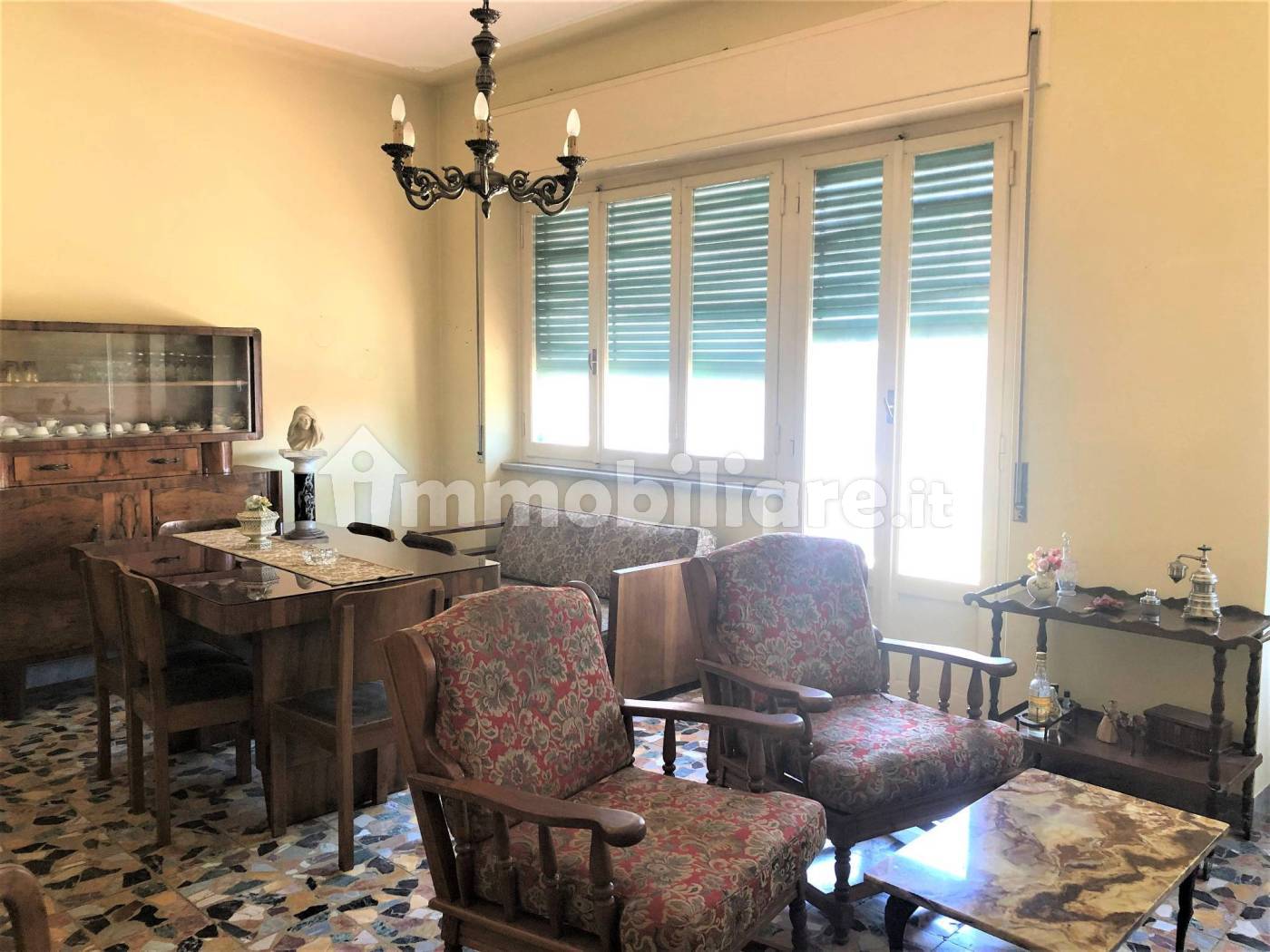 Appartamento buono stato, primo piano, Centro, Carrara