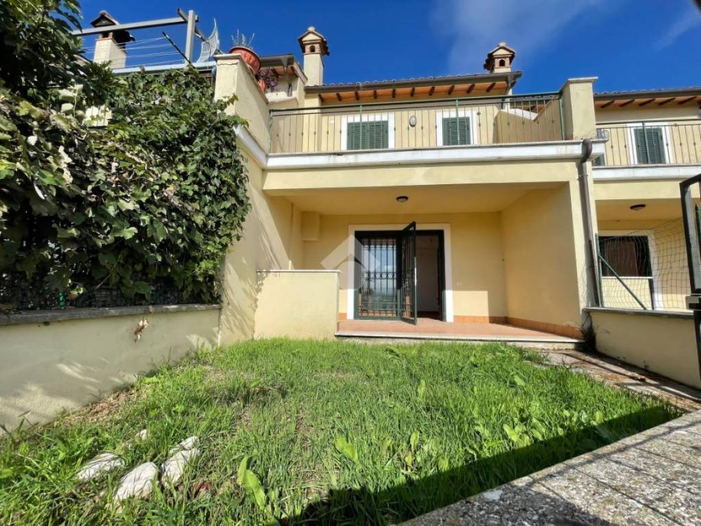 Vendita Villa a schiera in via del Mattone Forano. Buono stato, posto ...