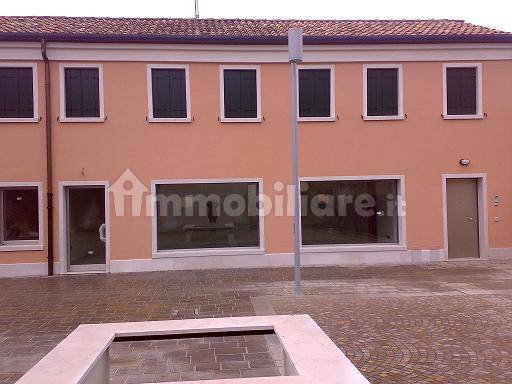 Locale commerciale in Vendita