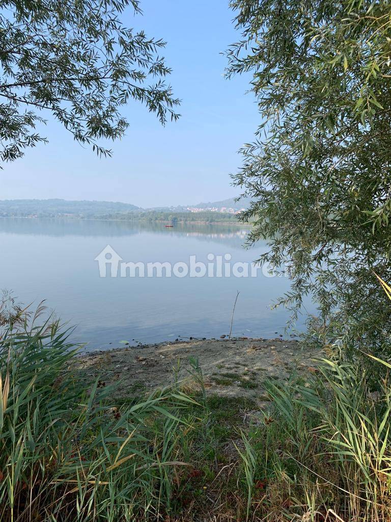 Locale commerciale in Vendita