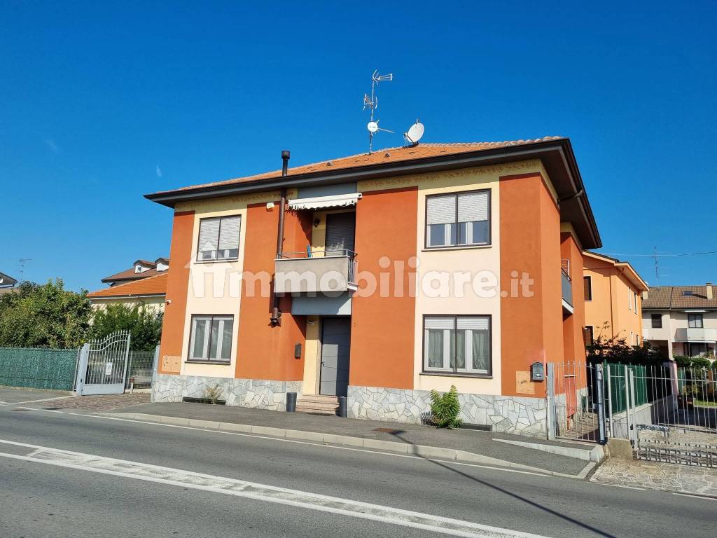 Vendita Villa bifamiliare in via Cameri 5 Novara. Ottimo stato, posto ...