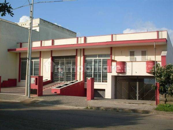 Concessionaria con laboratorio in Vendita