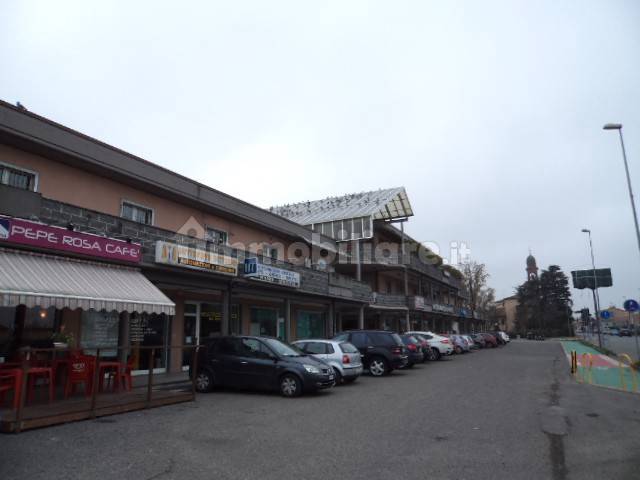 Locale commerciale in Vendita
