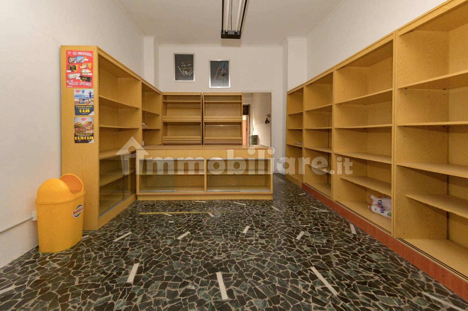 Locale commerciale in Vendita