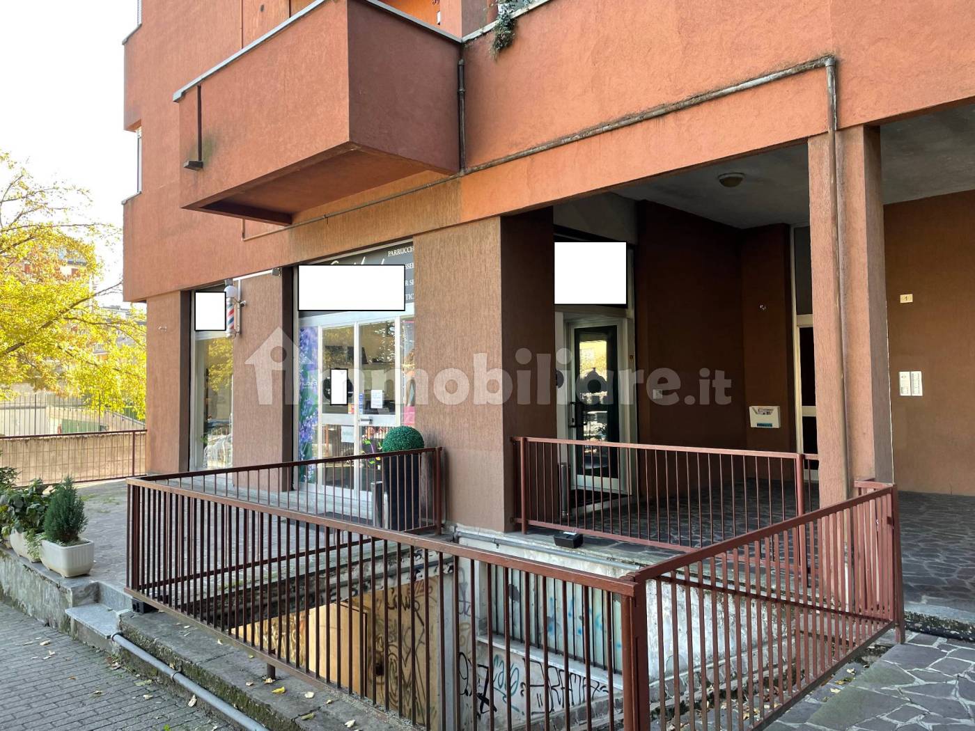 Locale commerciale in Vendita