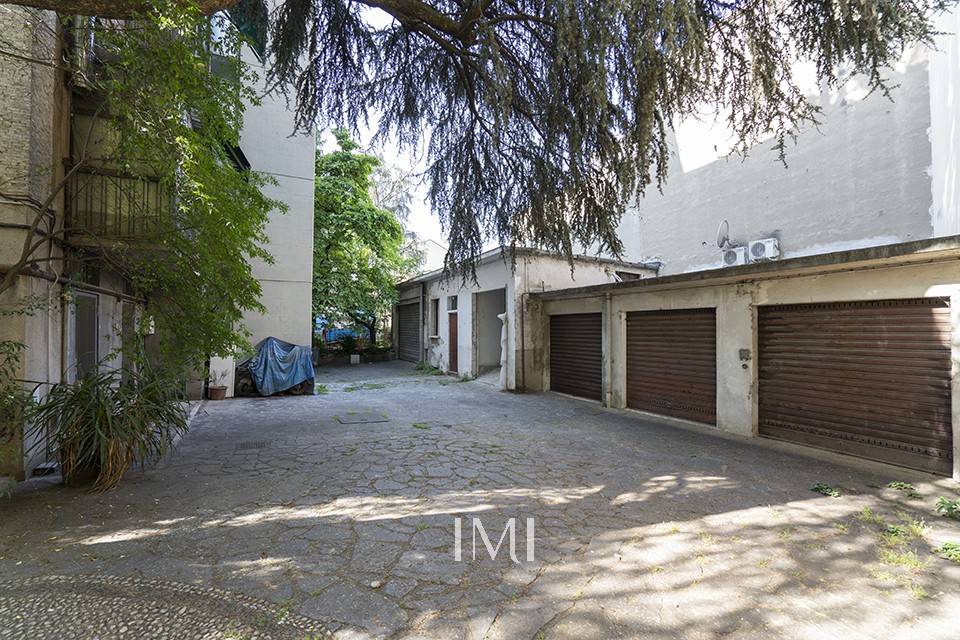 Locale commerciale in Vendita