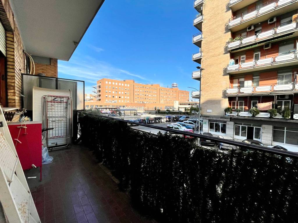 Vendita Appartamento Roma. Trilocale in via Attio Labeone 5. Da ...