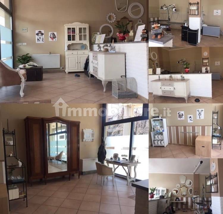 Locale commerciale in Vendita