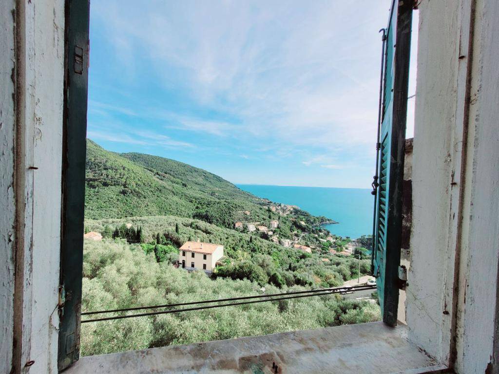 Quadrilocale da ristrutturare, secondo piano, La Serra, Tellaro, Lerici