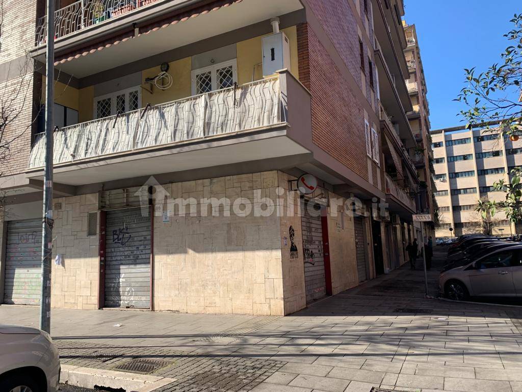 Locale commerciale in Vendita