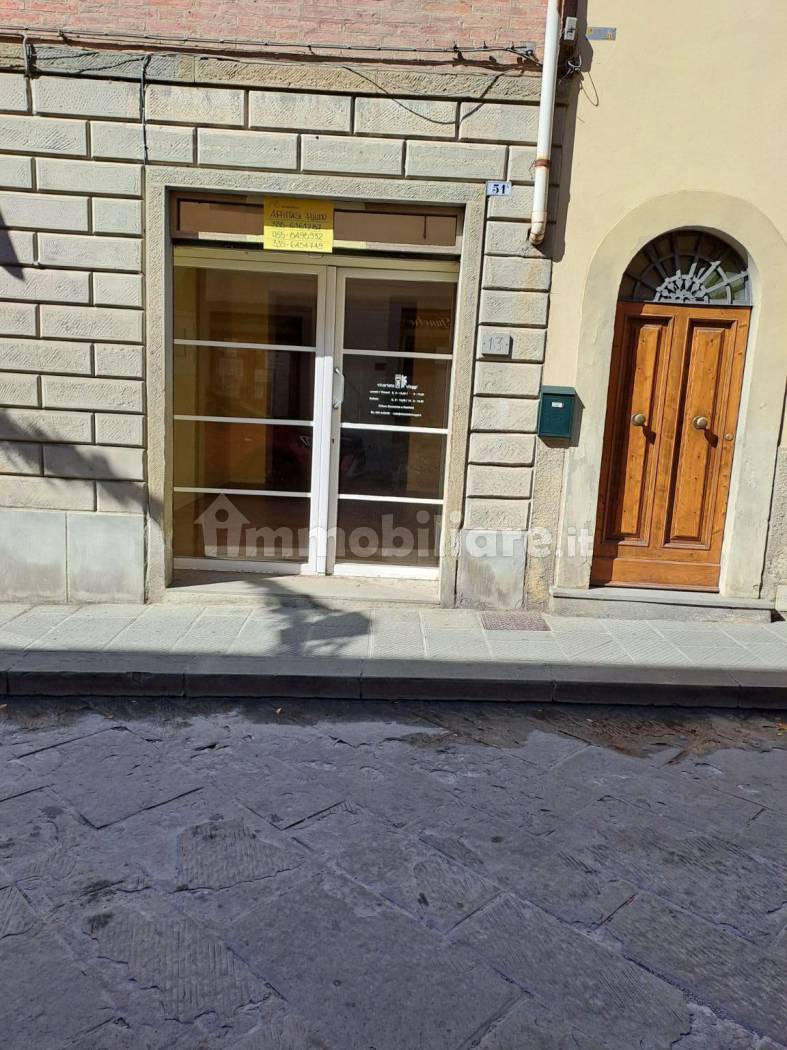 Locale commerciale in Vendita