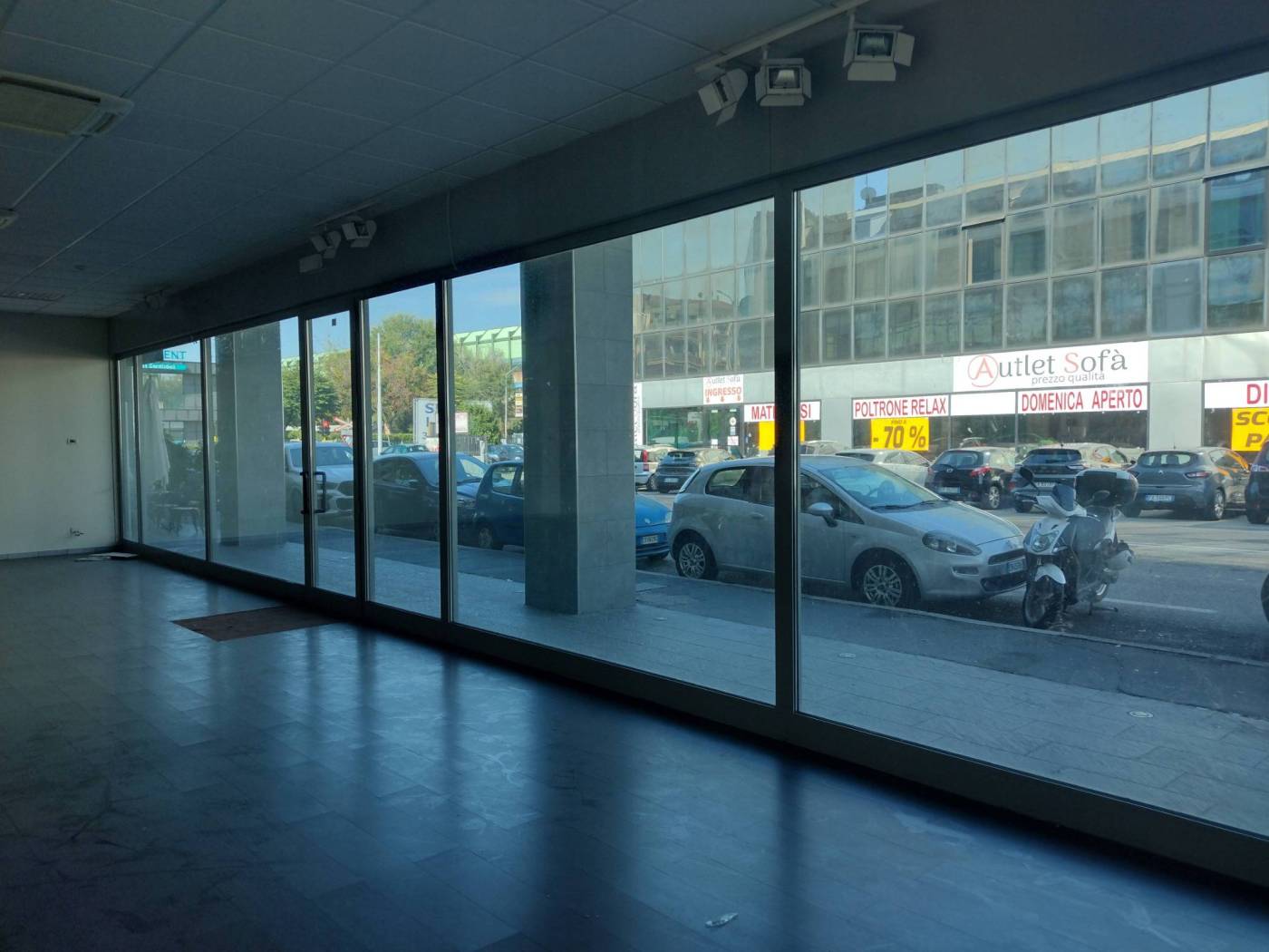 Locale commerciale in Vendita