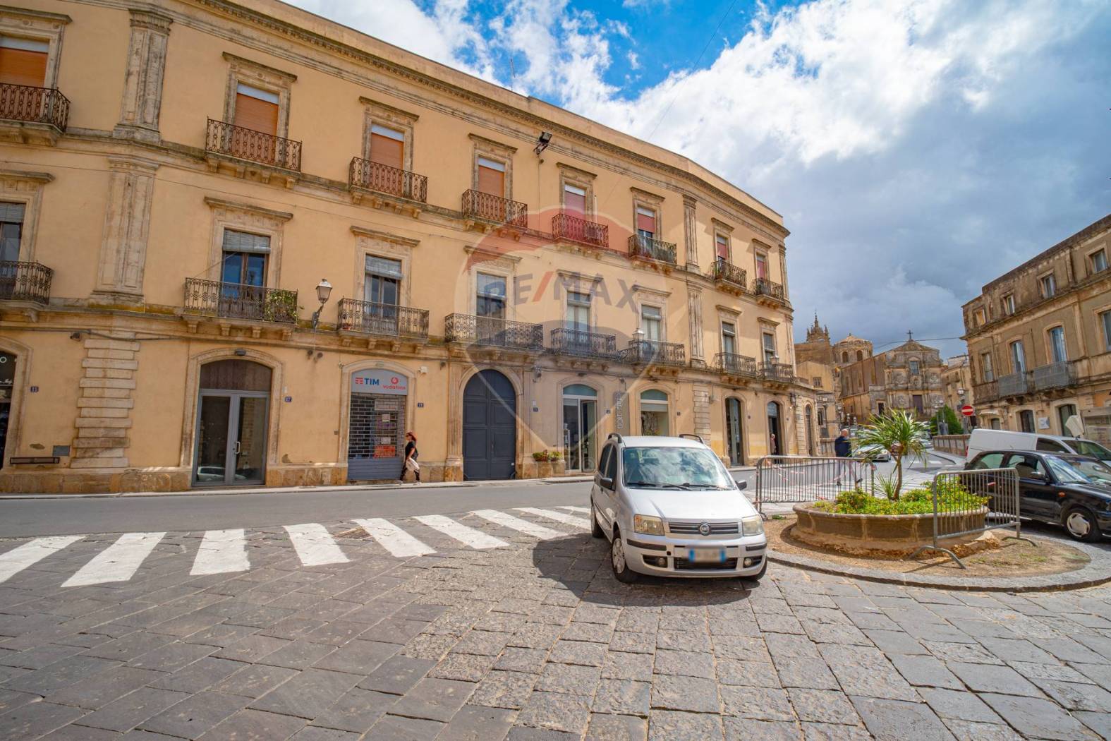 Trilocale via Roma 21, Centro, Caltagirone