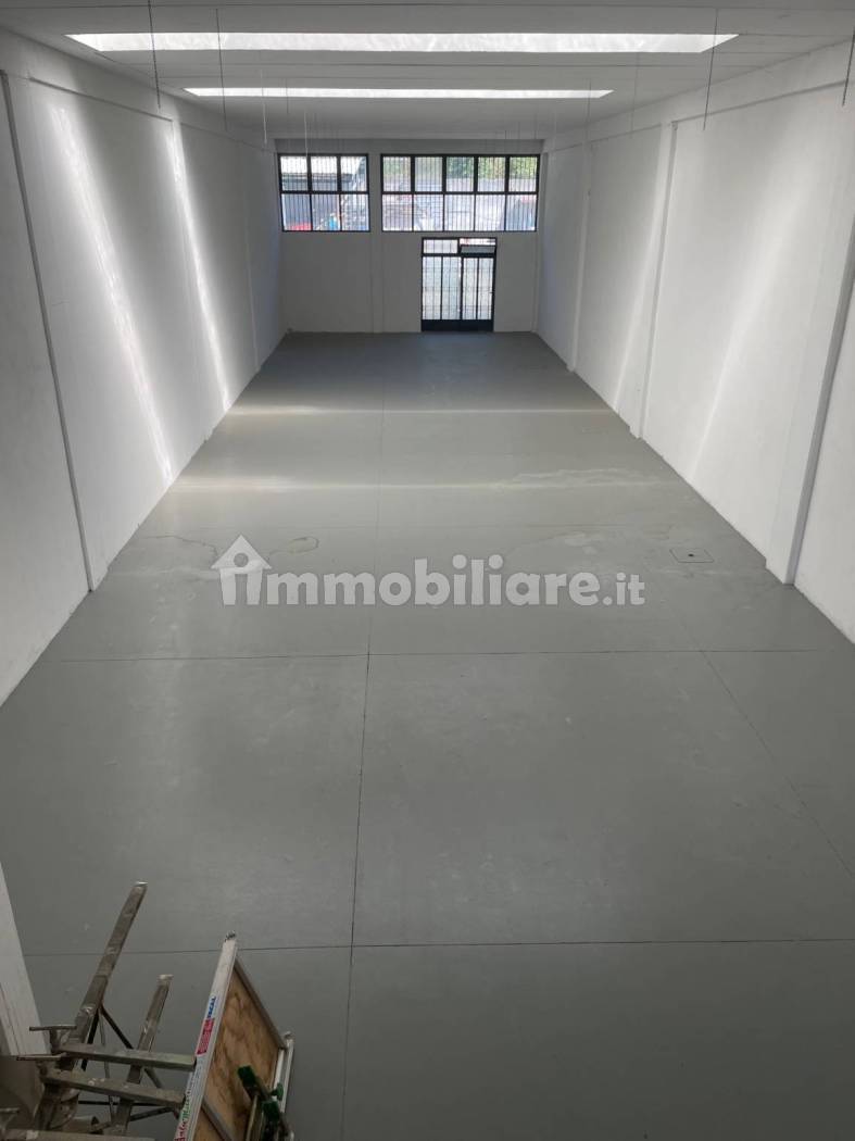 Capannone in Vendita