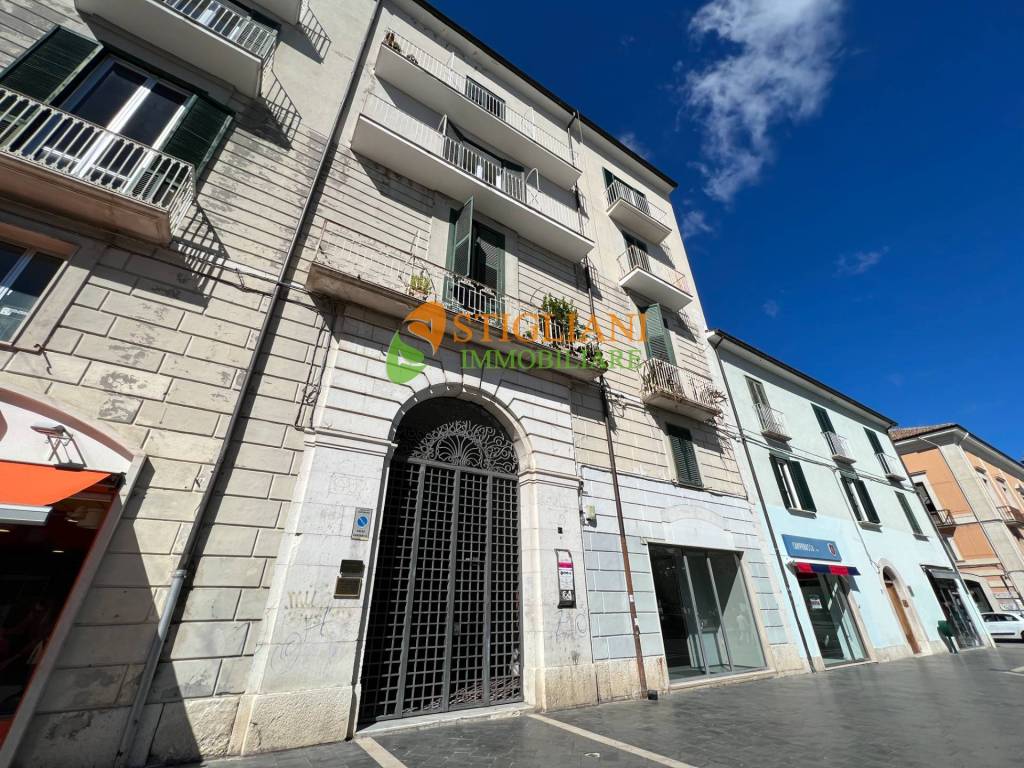 Vendita Appartamento in centro. Campobasso. Da ristrutturare, secondo piano, con balcone ...