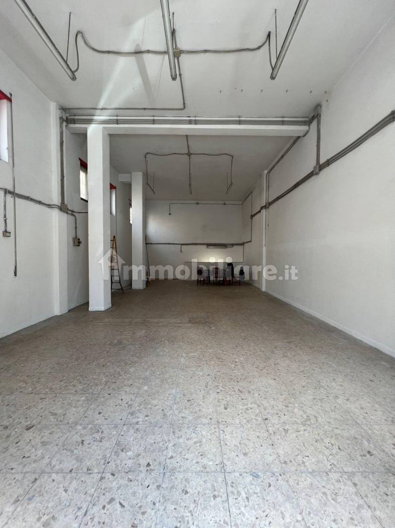 Locale commerciale in Vendita