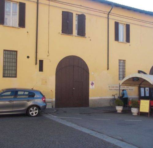 Locale commerciale con laboratorio in Vendita