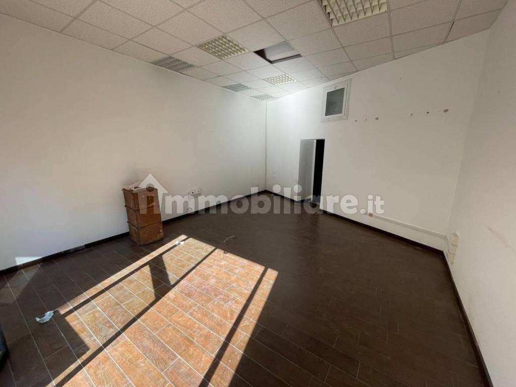 Locale commerciale via Felice Cavallotti, Roma, Rif. 98863316 ...