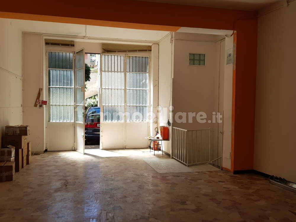 Locale commerciale in Vendita