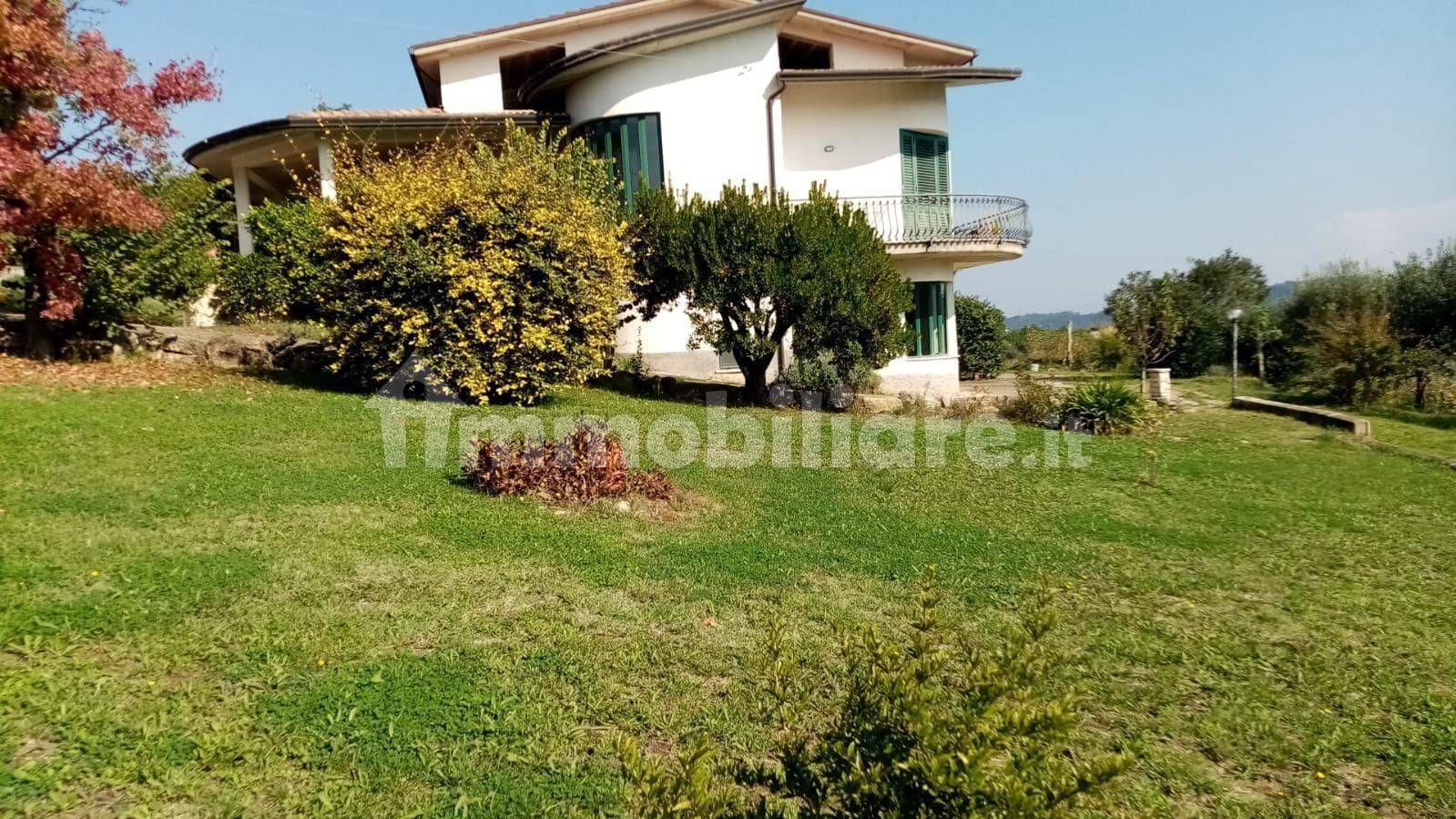 Villa plurifamiliare via San Marcello 17, San Leucio del Sannio