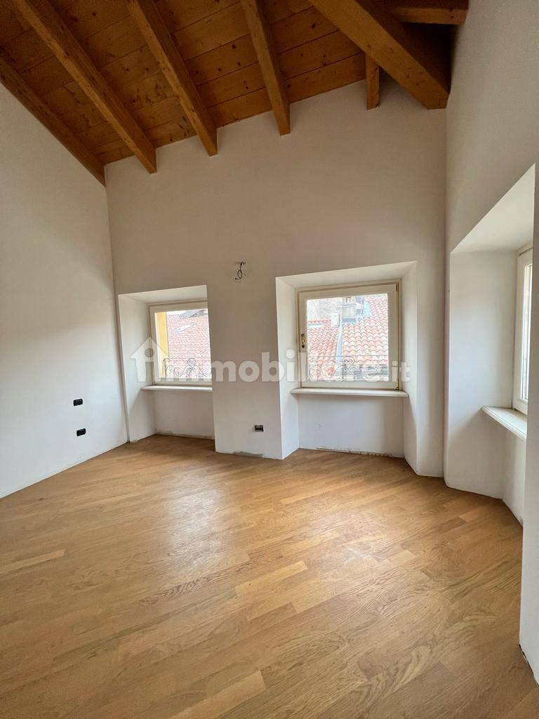 Trilocale via Indipendenza, Centro Storico, Como