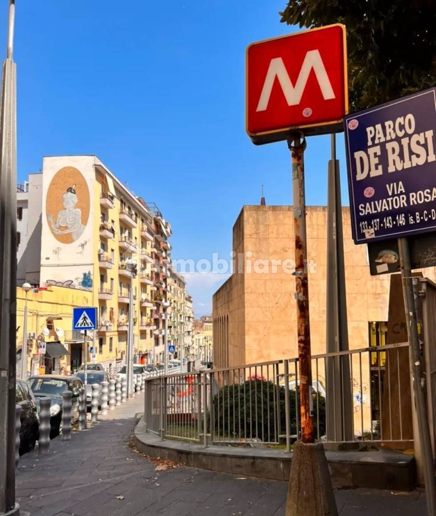 Locale commerciale con laboratorio in Vendita