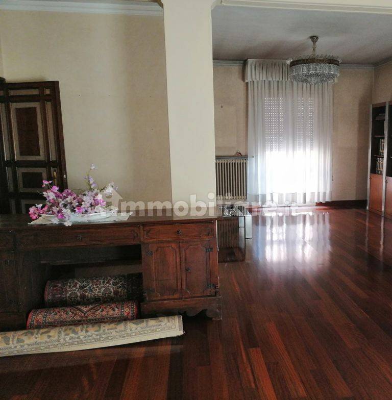 Appartamento 278 m², Politecnico - Scalabrini, Piacenza