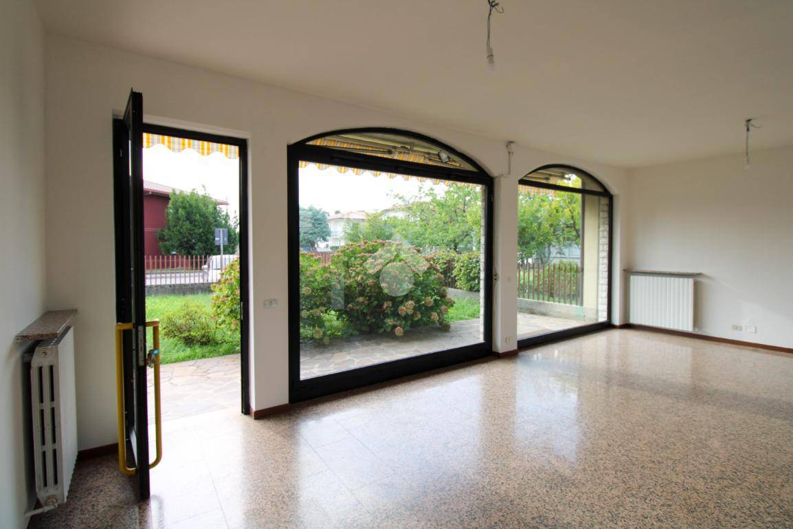 Locale commerciale in Vendita