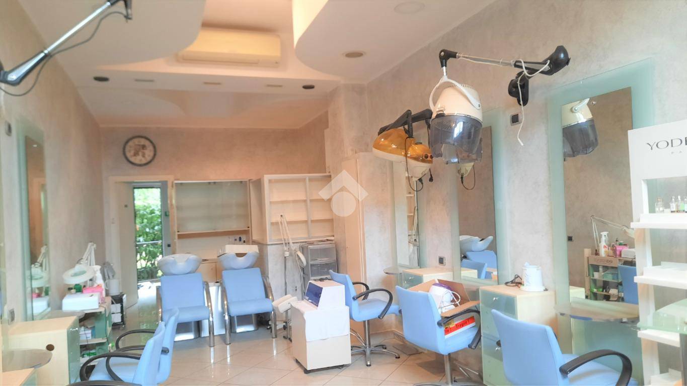 Locale commerciale in Vendita