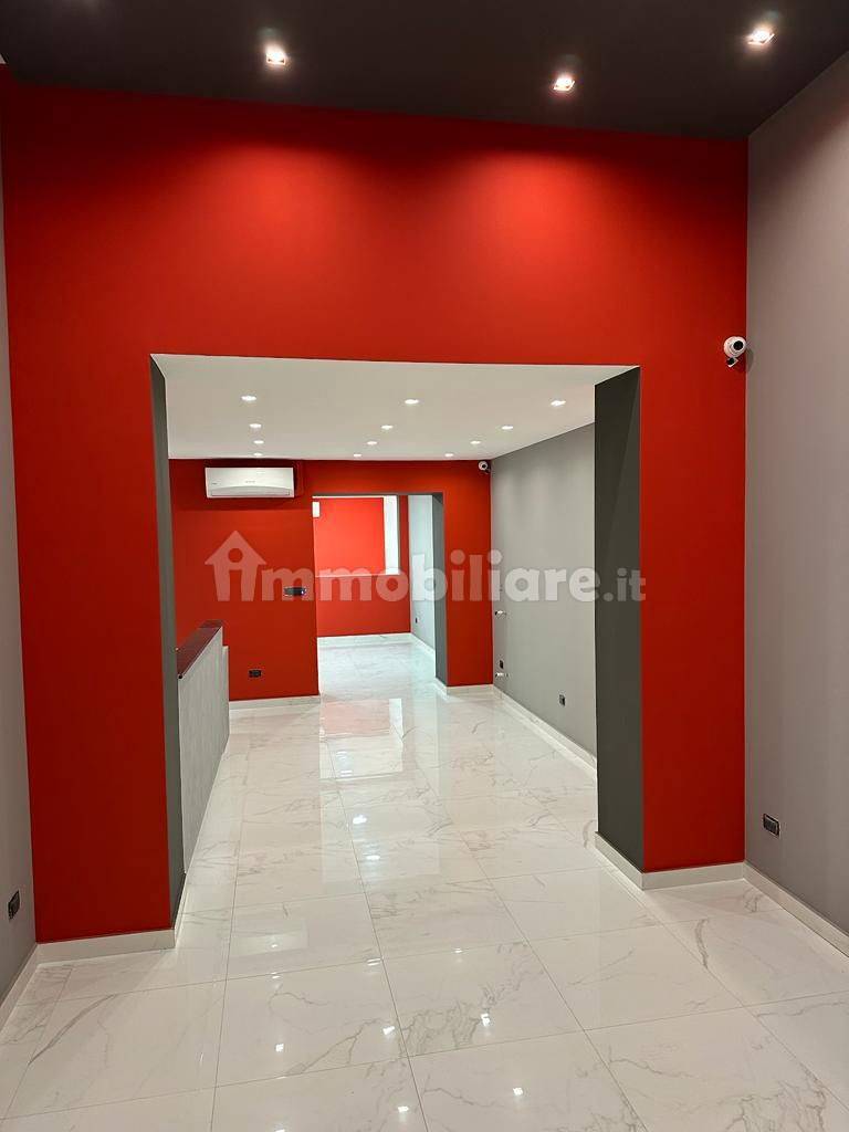 Locale commerciale in Vendita