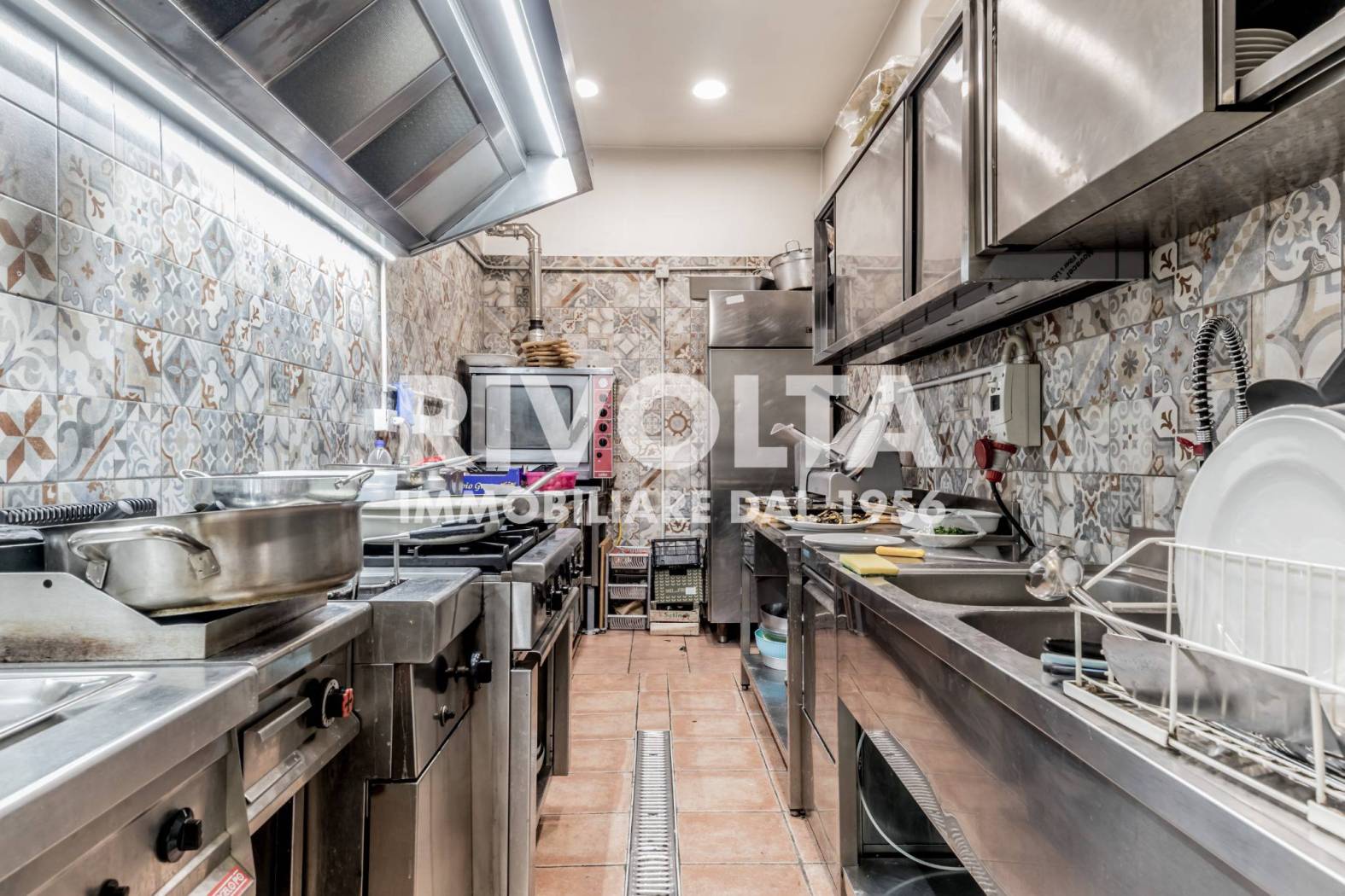 Bar con laboratorio in Vendita