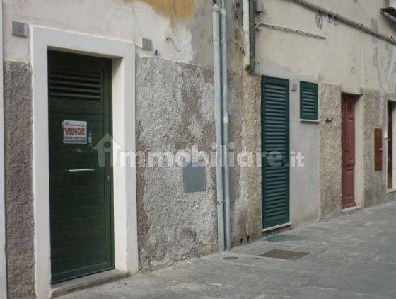 Locale commerciale in Vendita