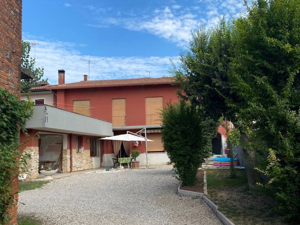 Vendita Villa bifamiliare San Martino di Lupari. 350 m², rif. 98923076