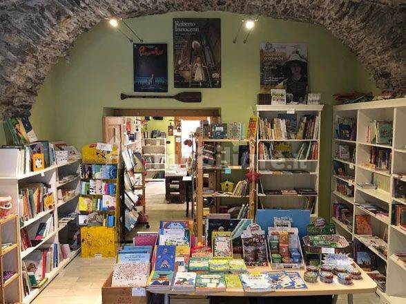 Locale commerciale in Vendita